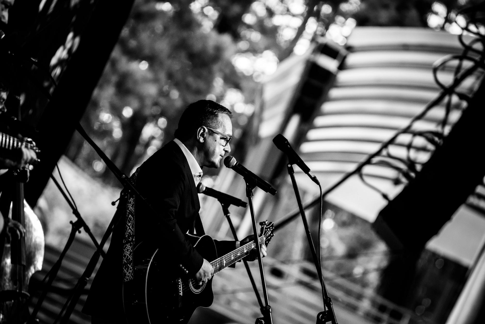 Guntars Račs pārceļ jubilejas koncertu un piedāvā jaunu dziesmu - MICREC